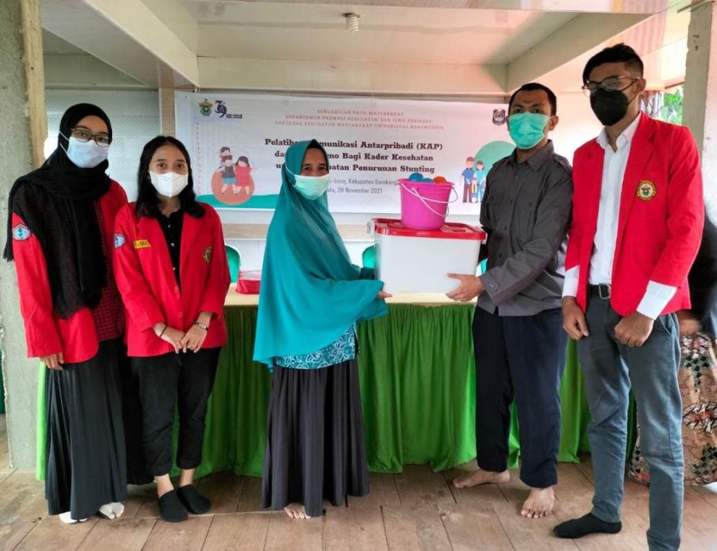 FKM Unhas Kenalkan Metode Emo-Demo bagi Kader Kesehatan Desa Bone-Bone